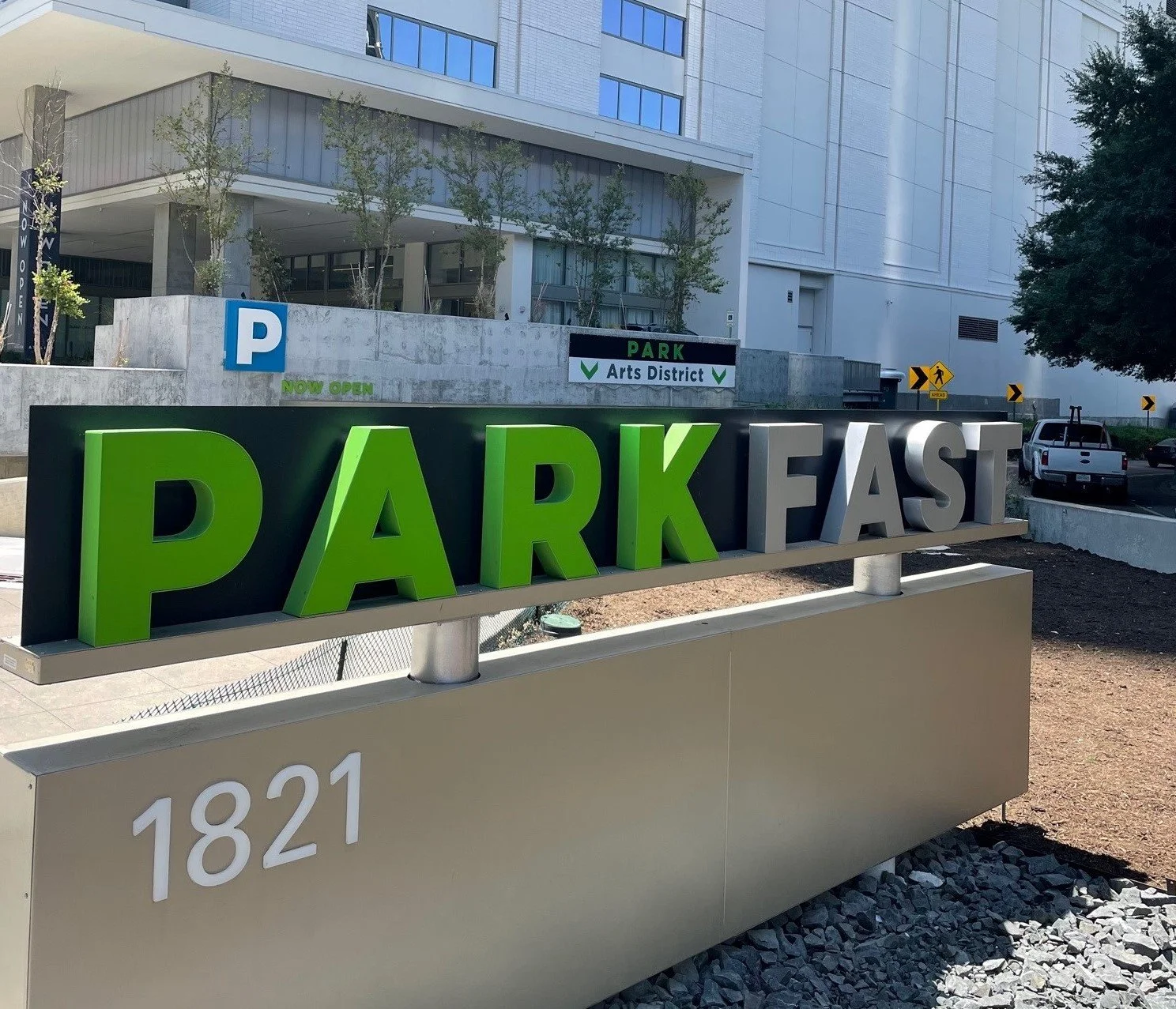 Parking — Klyde Warren Park