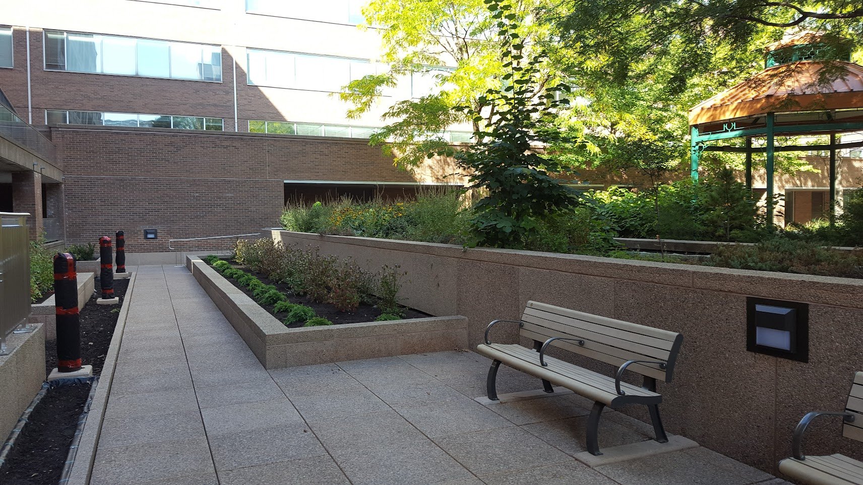 Complexe Guy-Favreau — Sym-Tech Béton Préfabriqué