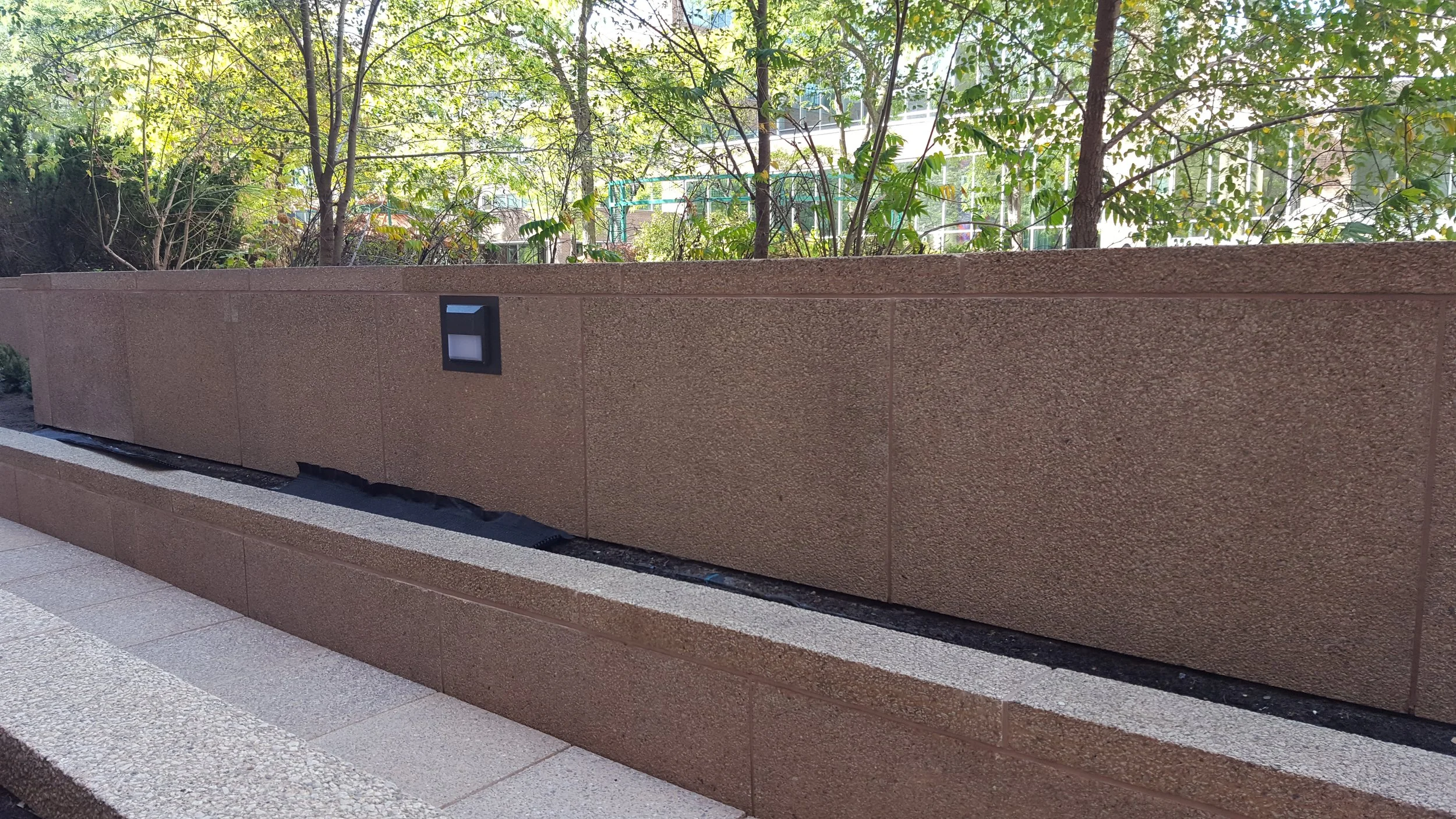 Complexe Guy-Favreau — Sym-Tech Béton Préfabriqué