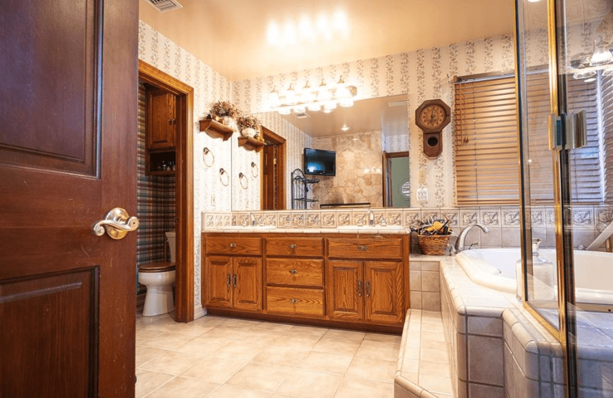 Virtual House Flip: Redefining Home Design and Room Decor with AI