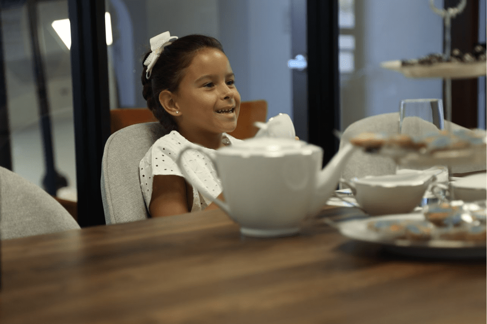 10 Everyday Etiquette Examples for Social Grace — LLUXXALL