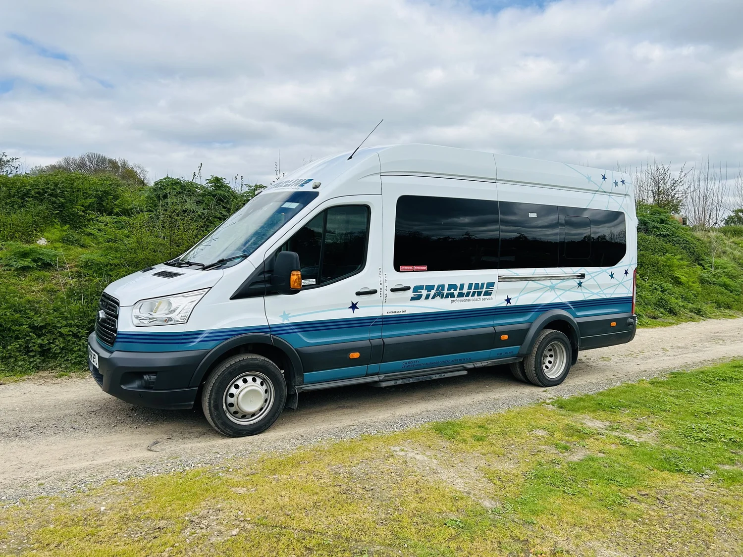 Starline Coaches | 16-Seat Minibus Hire in Kent