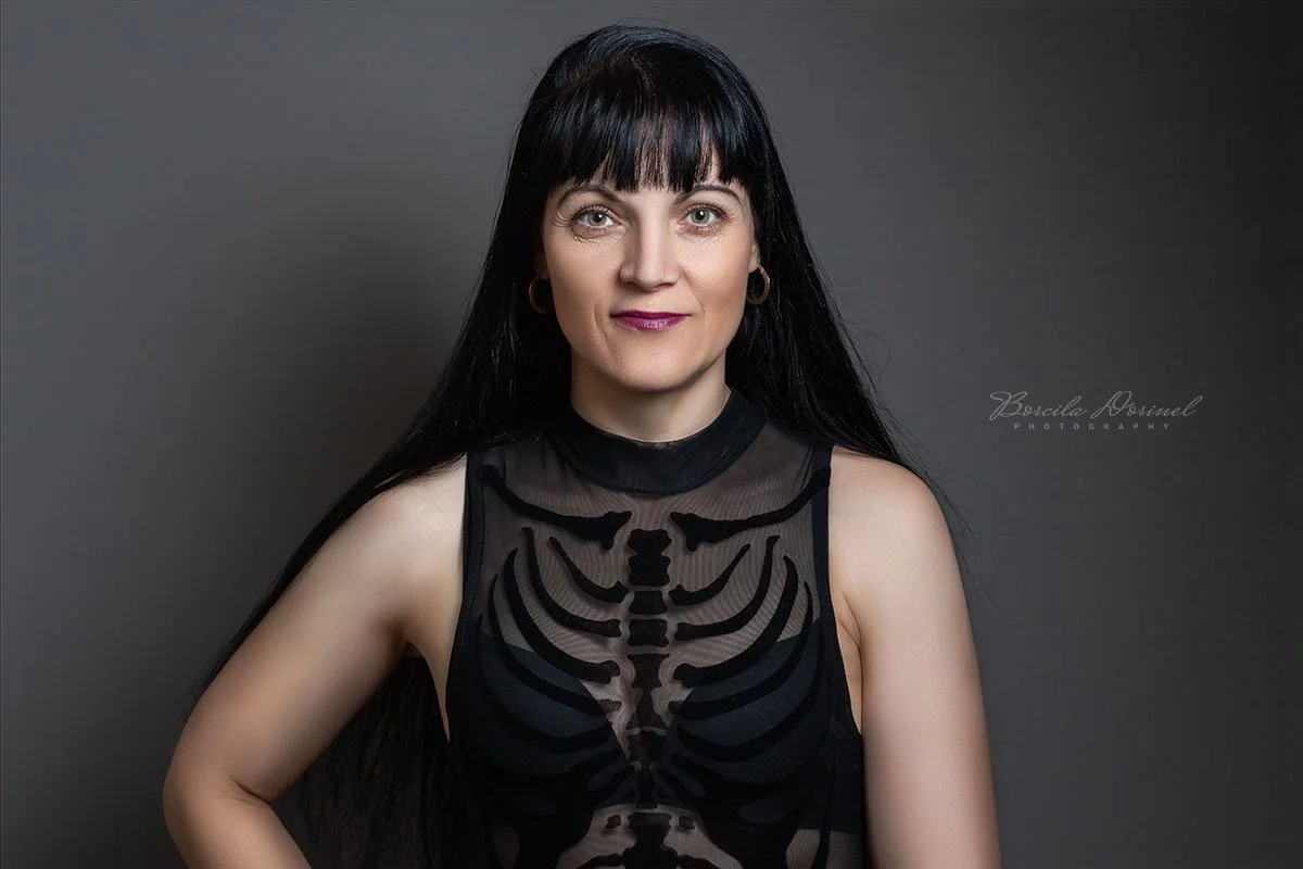 Why Professional Portrait Photographers Use Grey Background