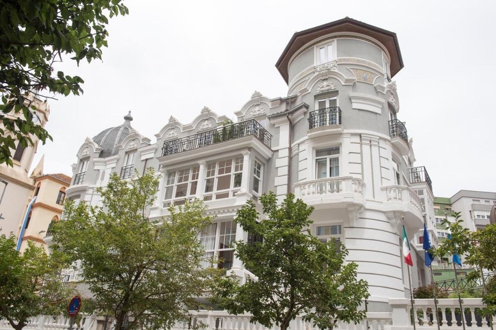 PRIVATE RETREATS — Light Space Movement