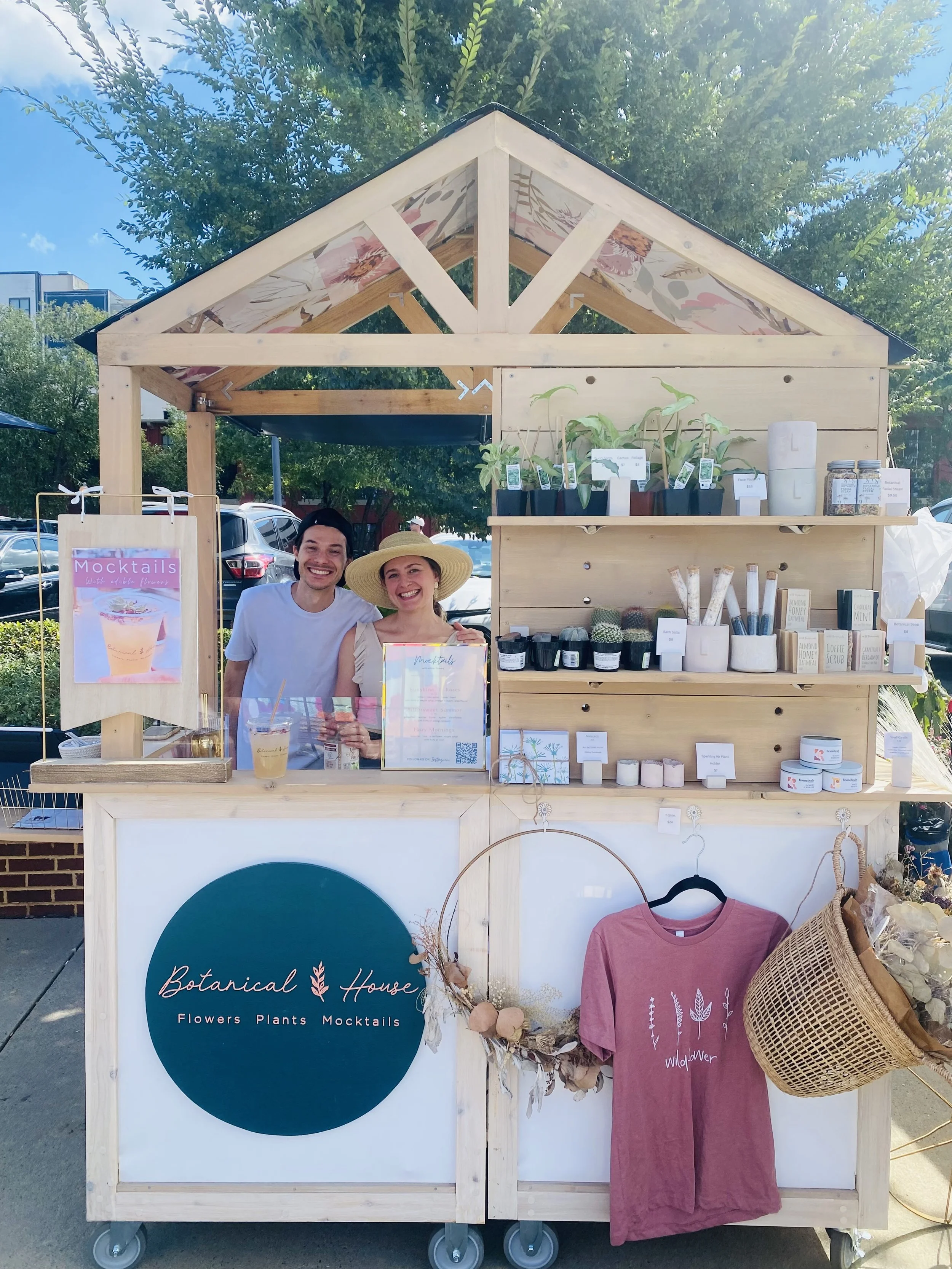 Mocktails with edible flowers in Charlotte, North Carolina — Botanical ...