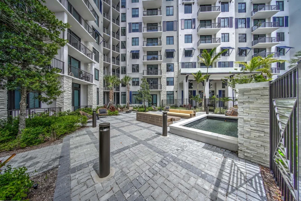 The Ellsworth | Apartment Complex | Bizi Arq
