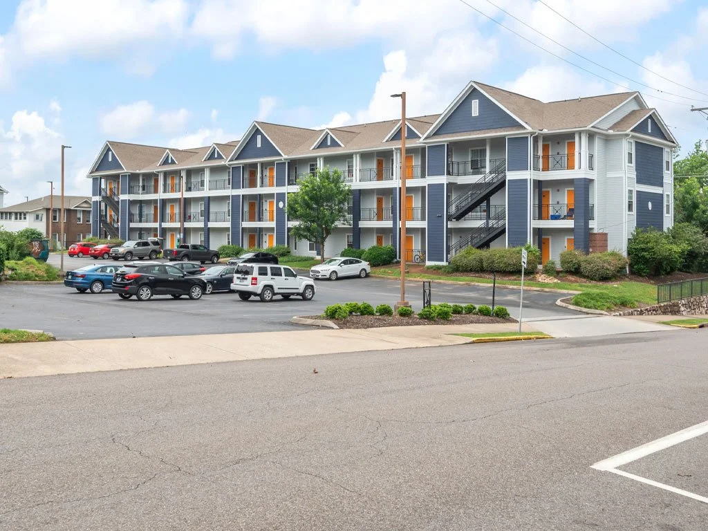 Off-Campus Apartments in Knoxville, TN | The Commons at Knoxville — The ...