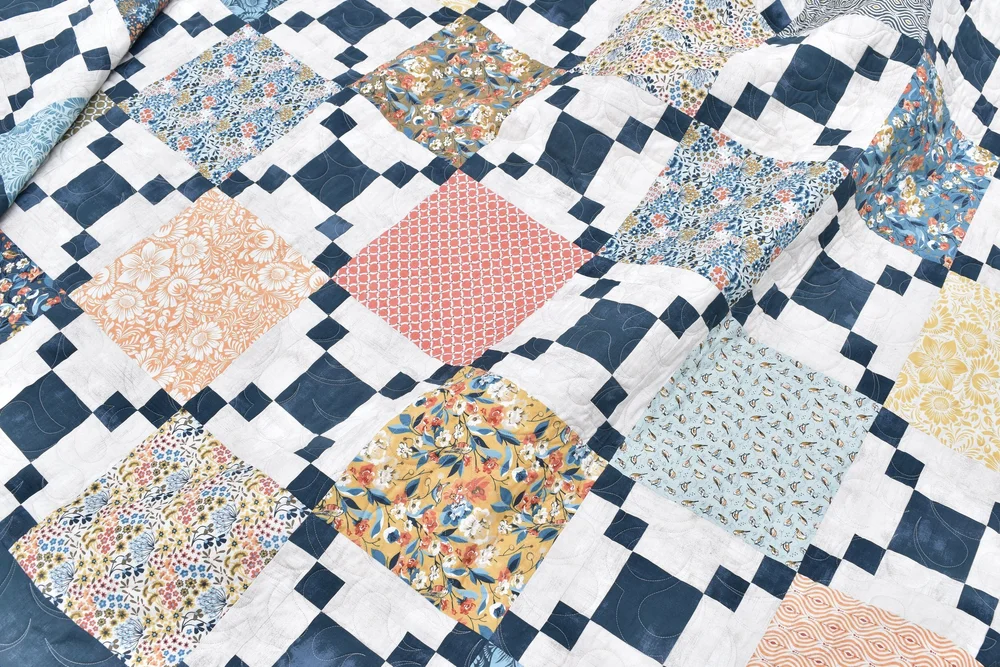Square Chain quilt {beautiful queen size quilt made with pre-cut 10 ...
