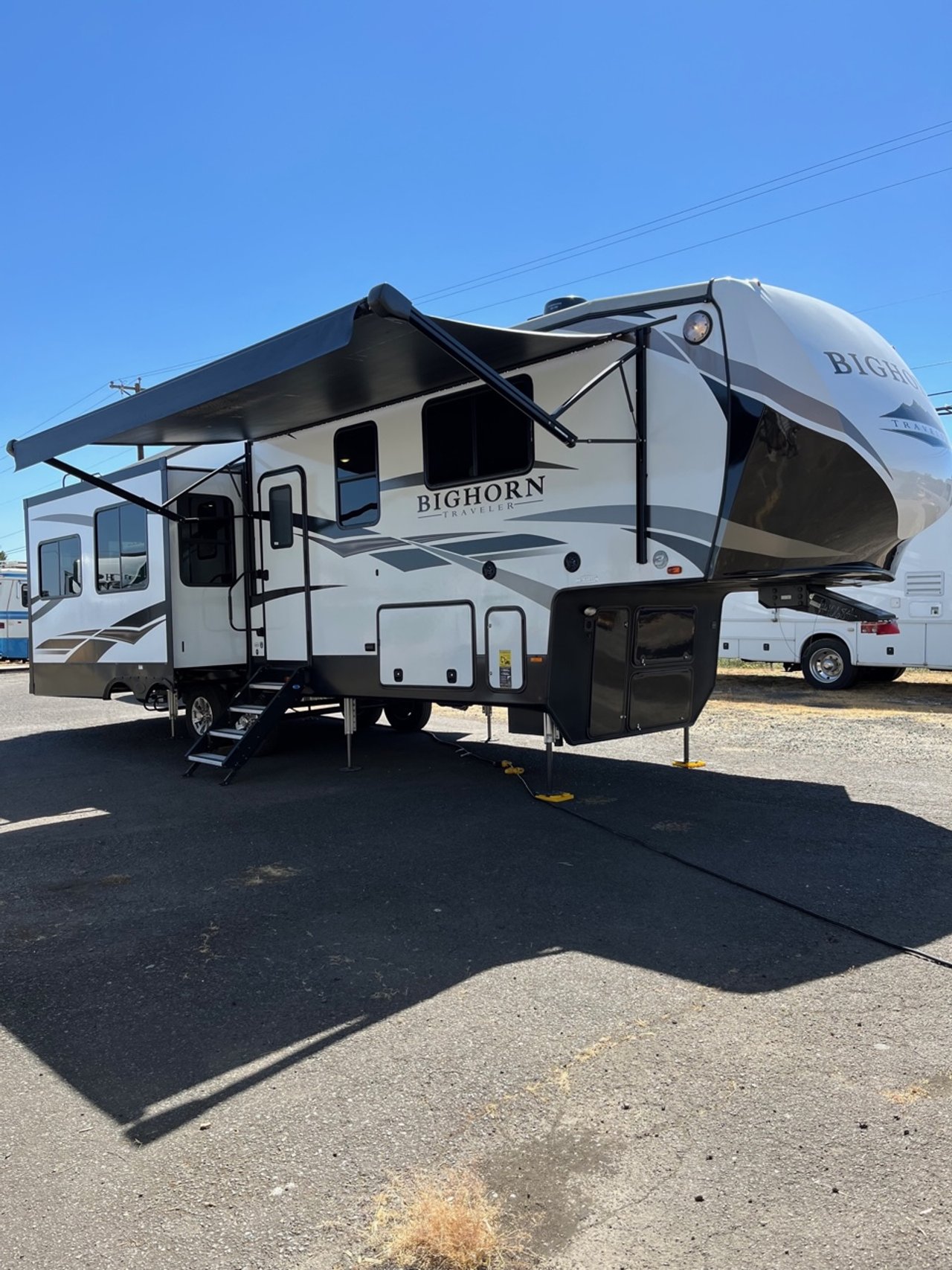 FIFTH WHEELS — Summit RV - Junction City, Oregon