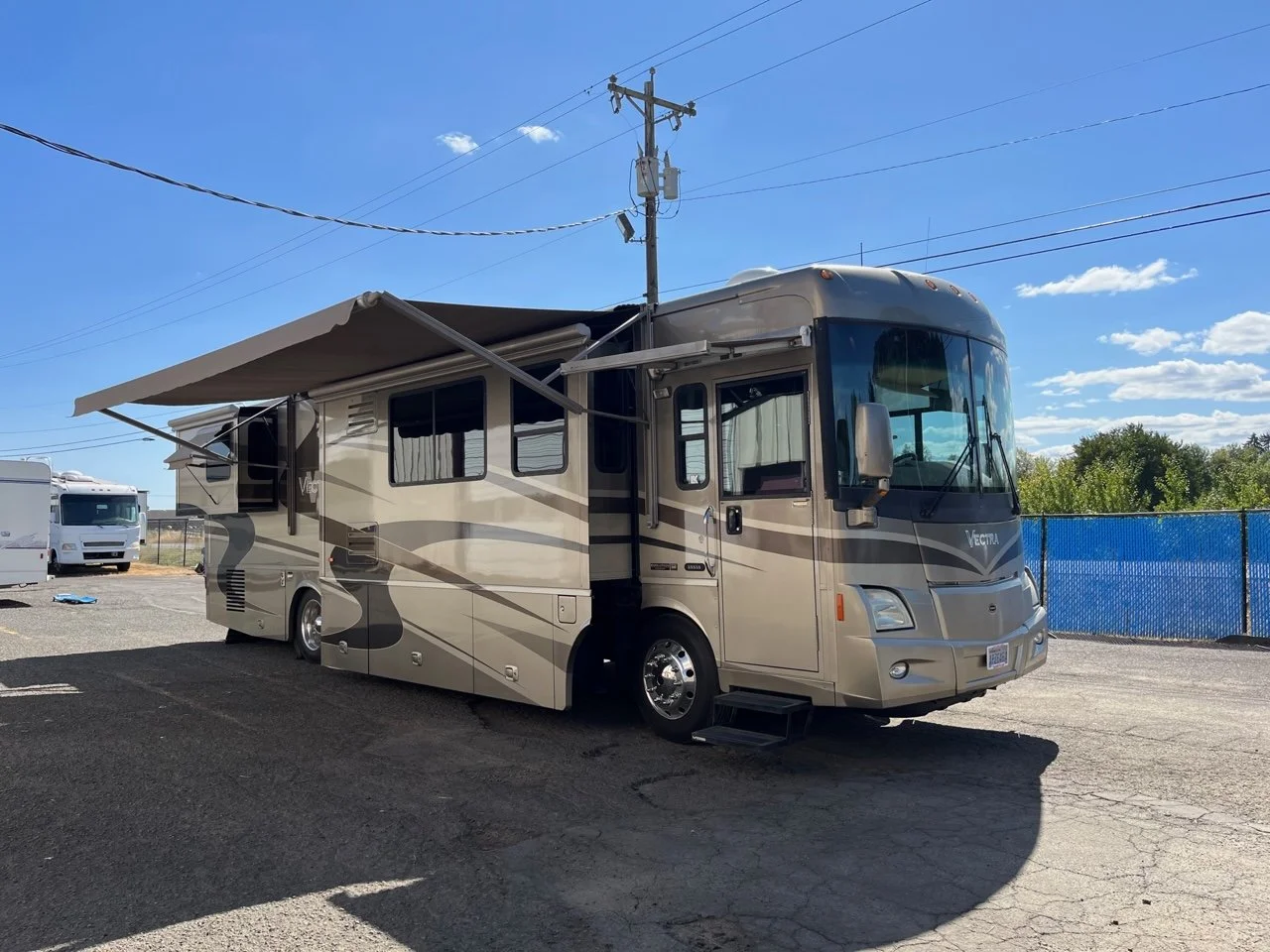 CLASS A MOTORHOMES — Summit RV - Junction City, Oregon