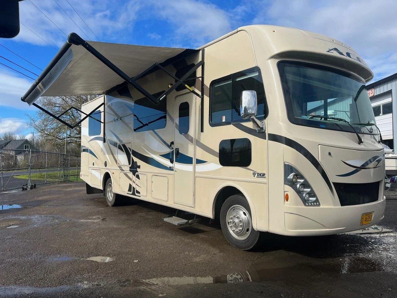 CLASS A MOTORHOMES — Summit RV - Junction City, Oregon
