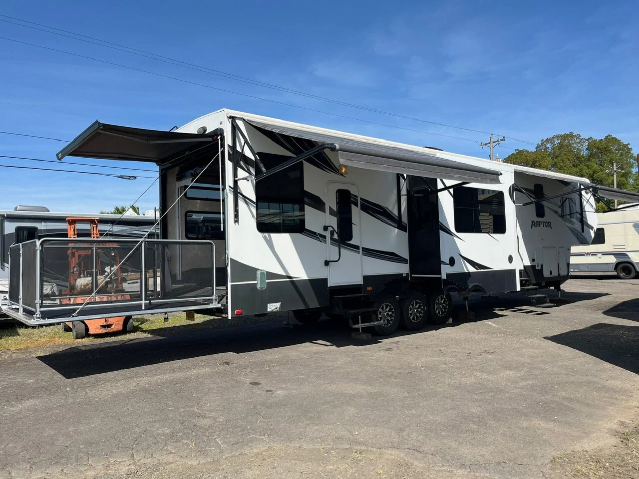 FIFTH WHEELS — Summit RV - Junction City, Oregon