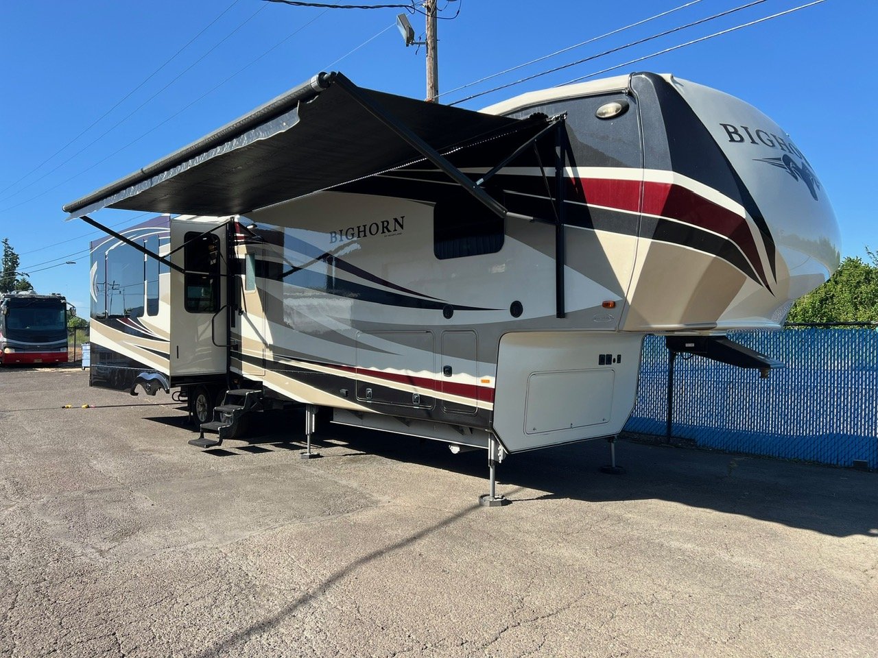 FIFTH WHEELS — Summit RV - Junction City, Oregon