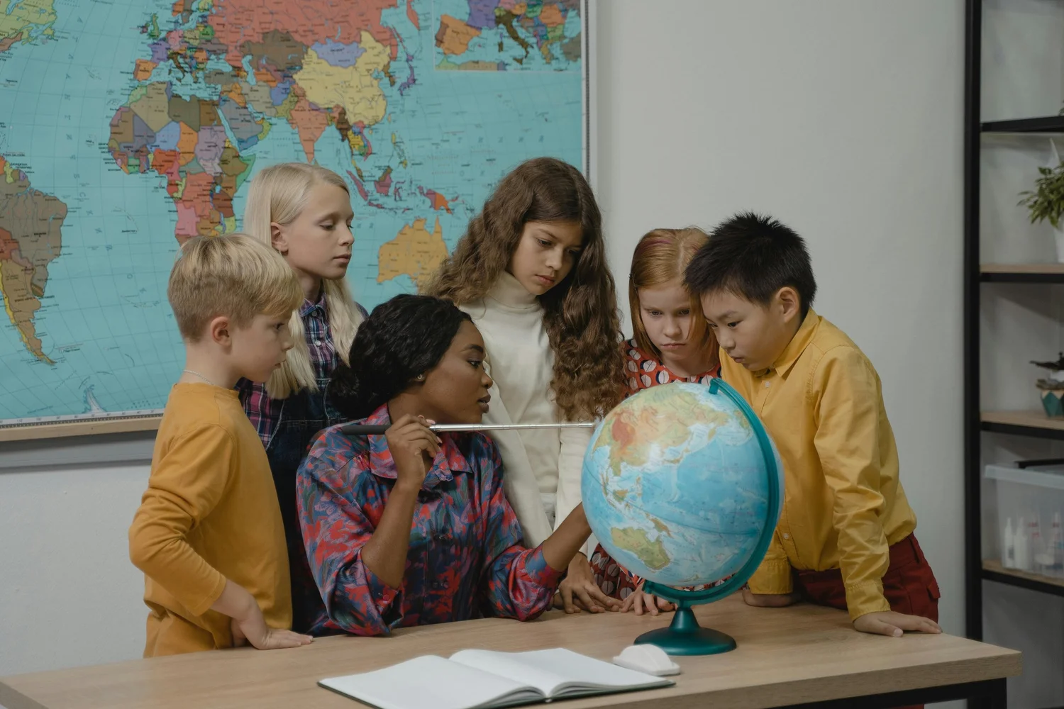 School Years Across the Hemispheres: A Comparative Guide — EDUCATUS