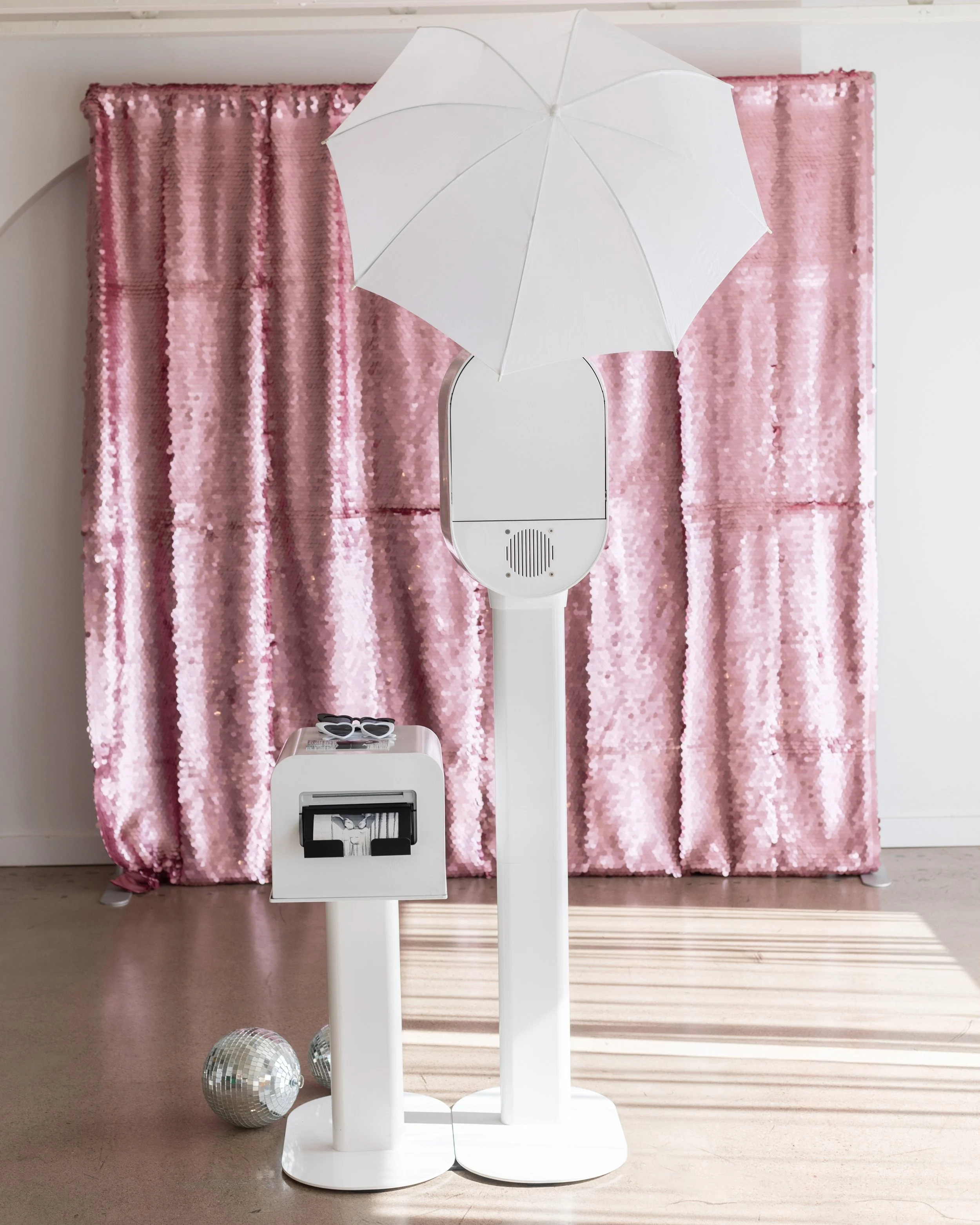 Social Snap Photo Booth Las Vegas | Luxury Photo Booth Company