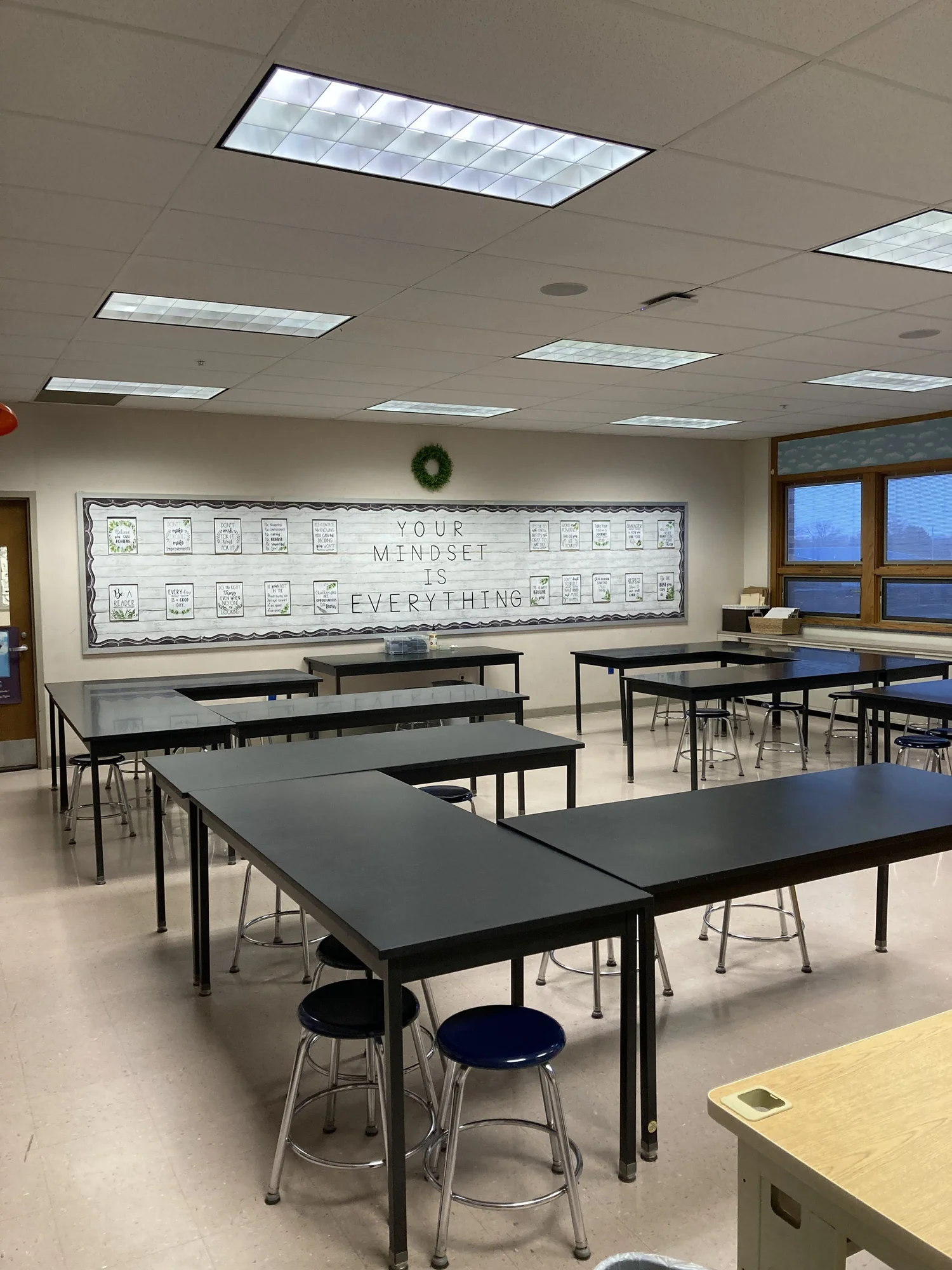 Teaching Science in a Small Space… — HoffmanScience
