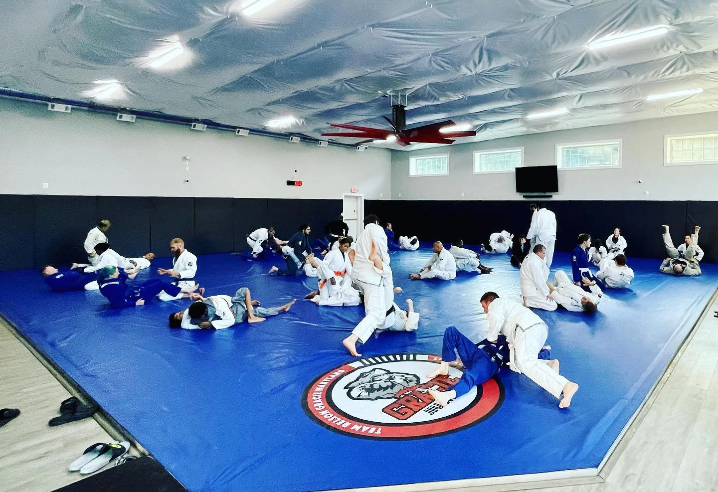 Mastering the Mat: The Ultimate Guide to Open Mat Sessions in BJJ — Lineage BJJ Blogs