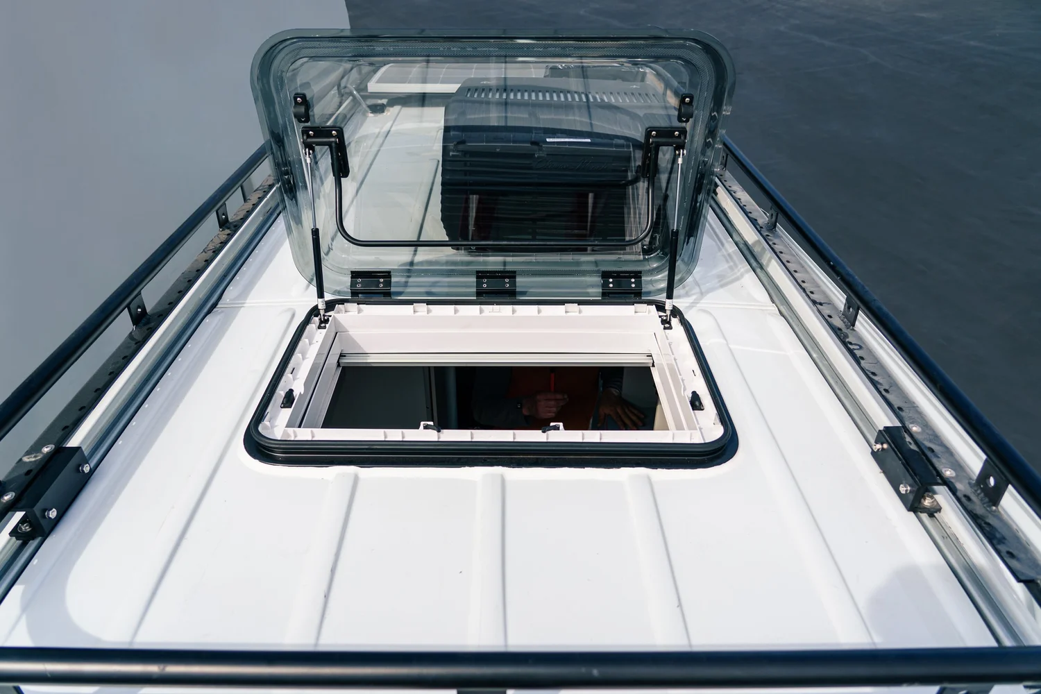 End Vanlife Frustrations: Roof Skylight with Bug-Free Ventilation ...