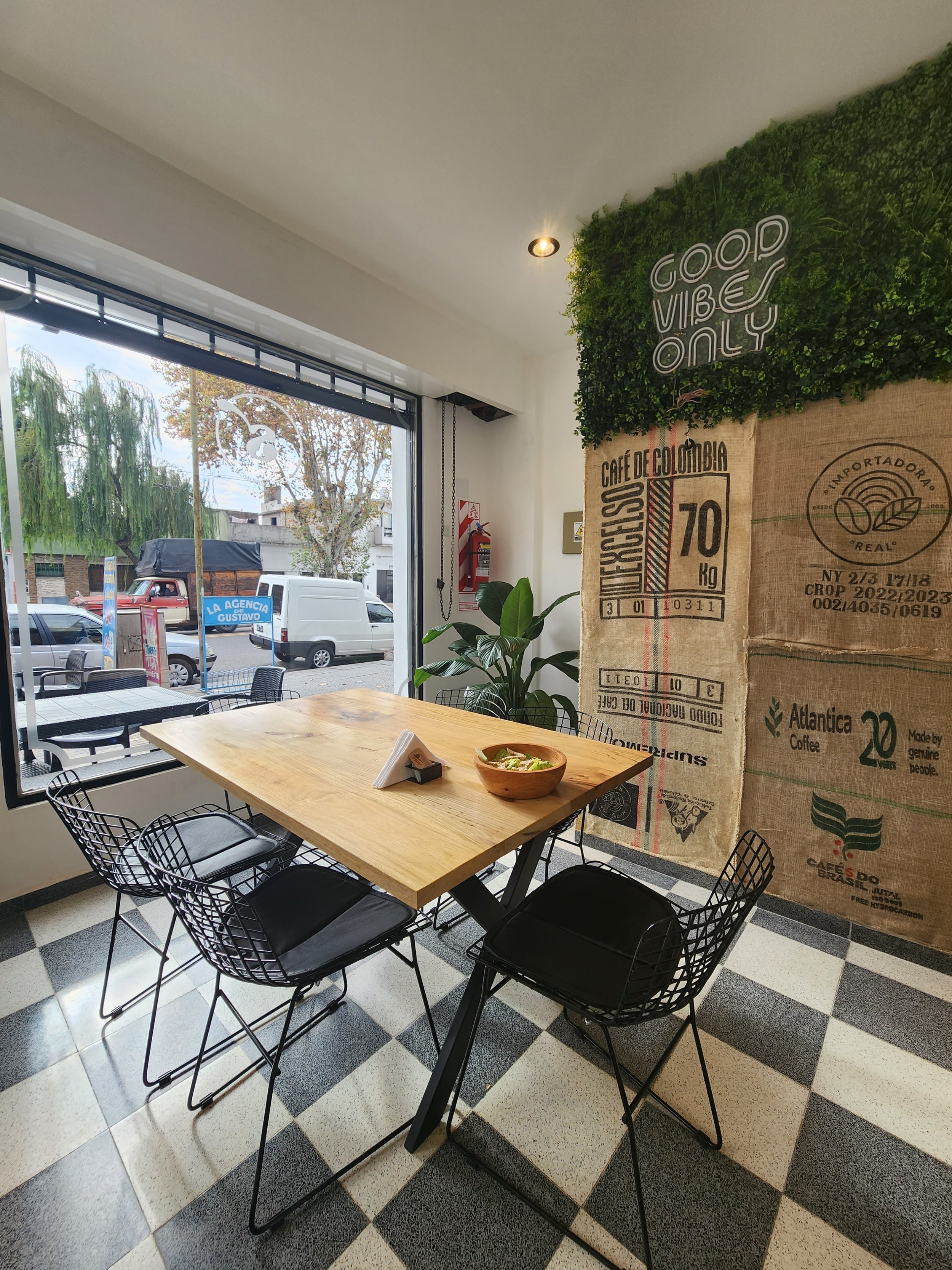 Santos Cafe & Brunch