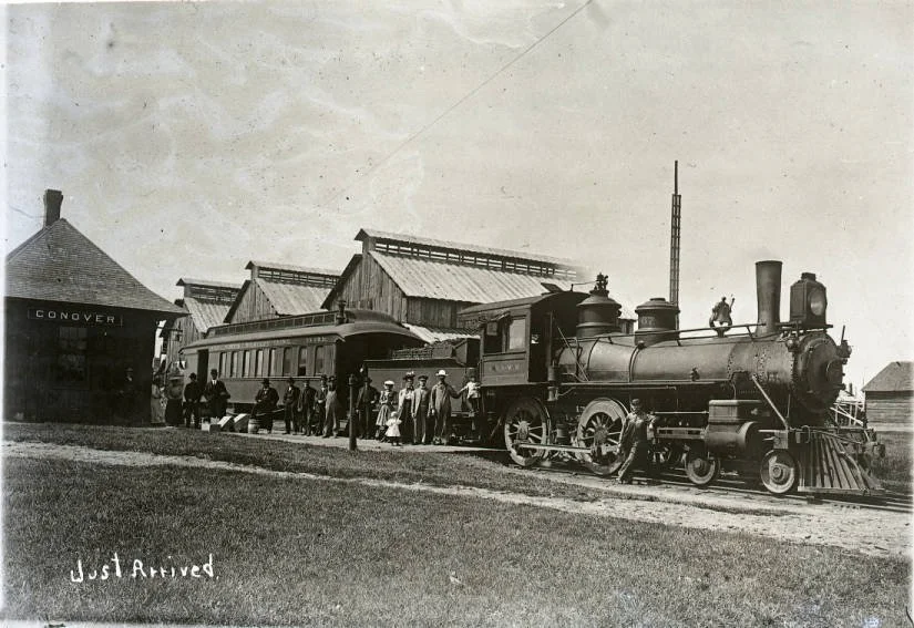 440 Locomotive and Caboose — Langlade County Historical Society