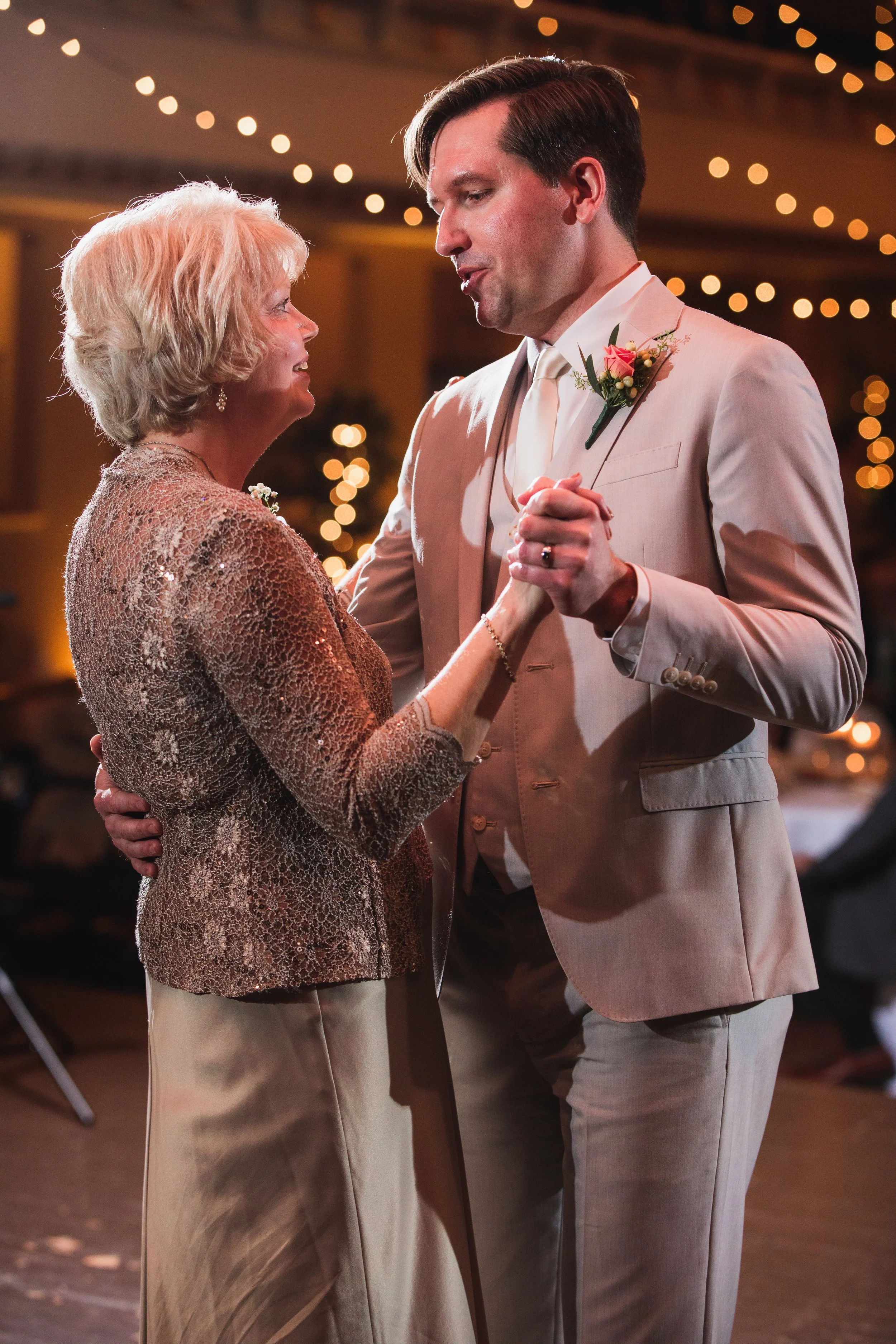 Columbus Athenaeum Wedding Photos | Columbus Wedding Photographers — Professional Photographer ...