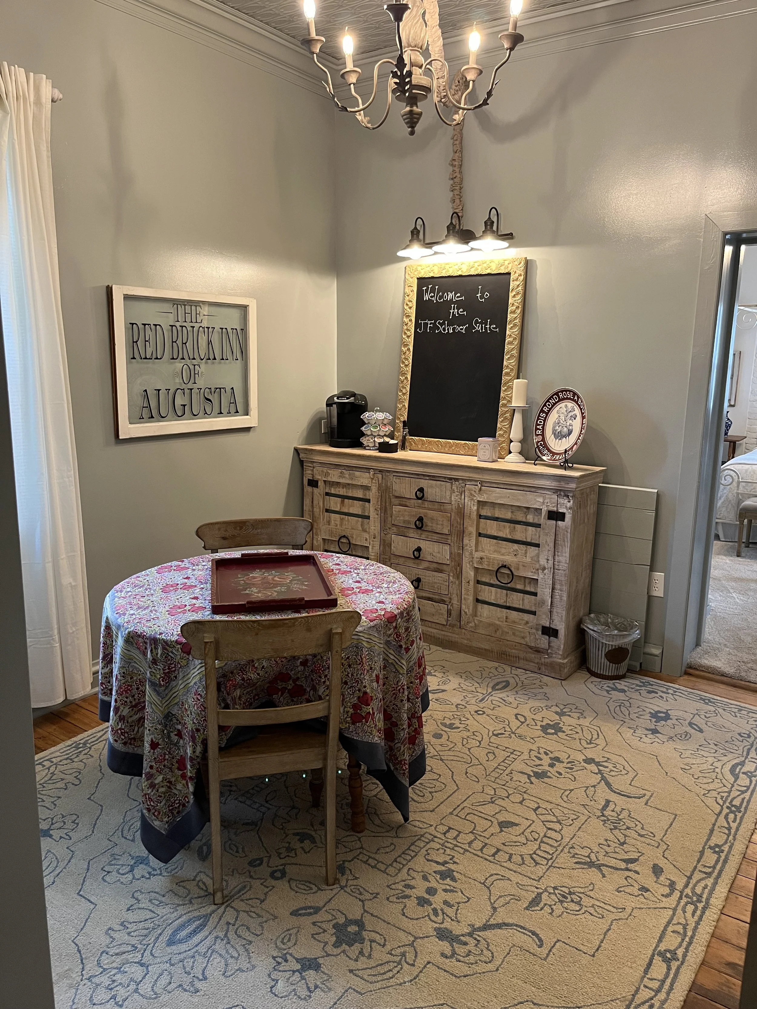Rooms & Rates — Augusta Red Brick Inn