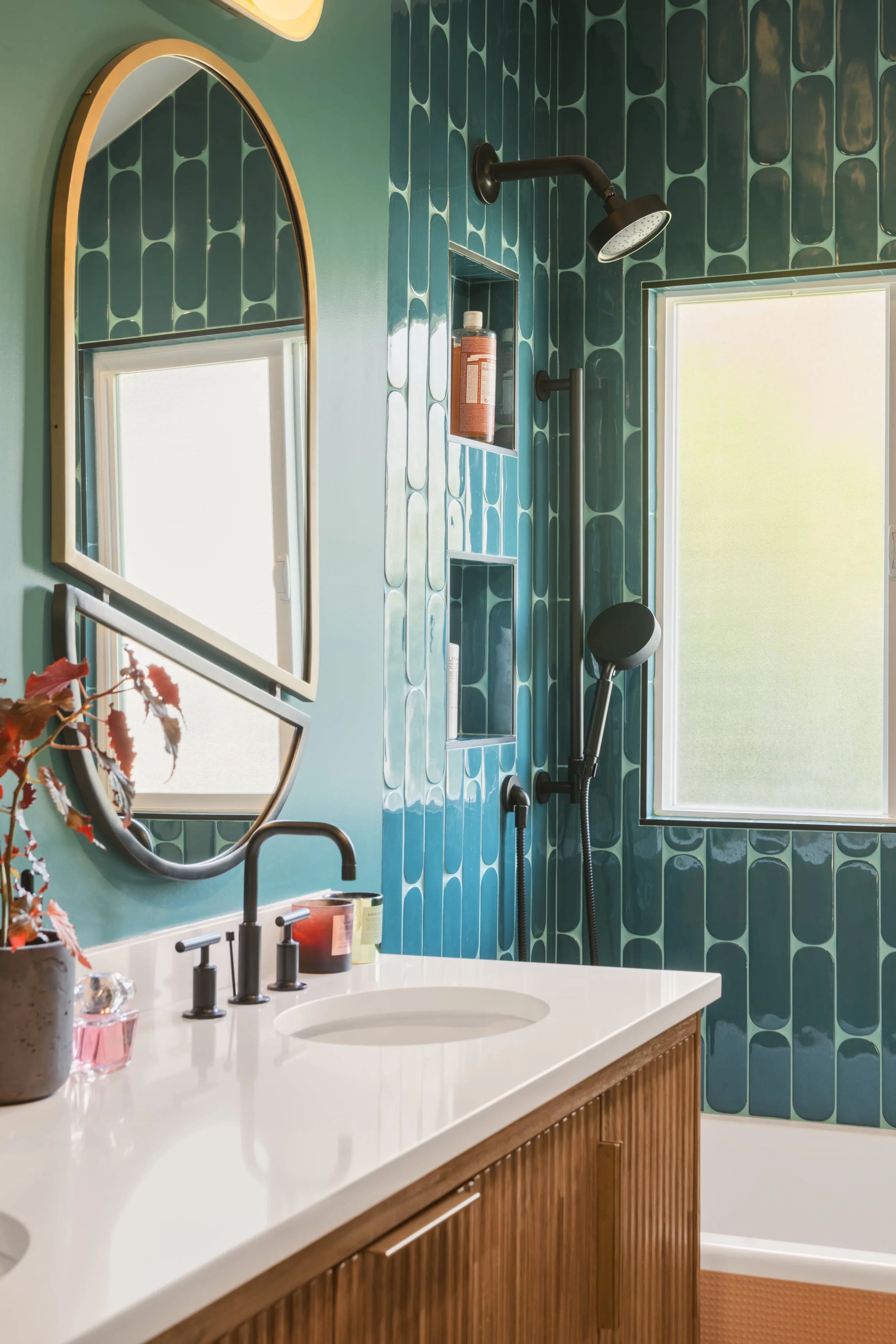 6 Bold Bathroom Ideas to Redefine Luxury in Dramatic Style