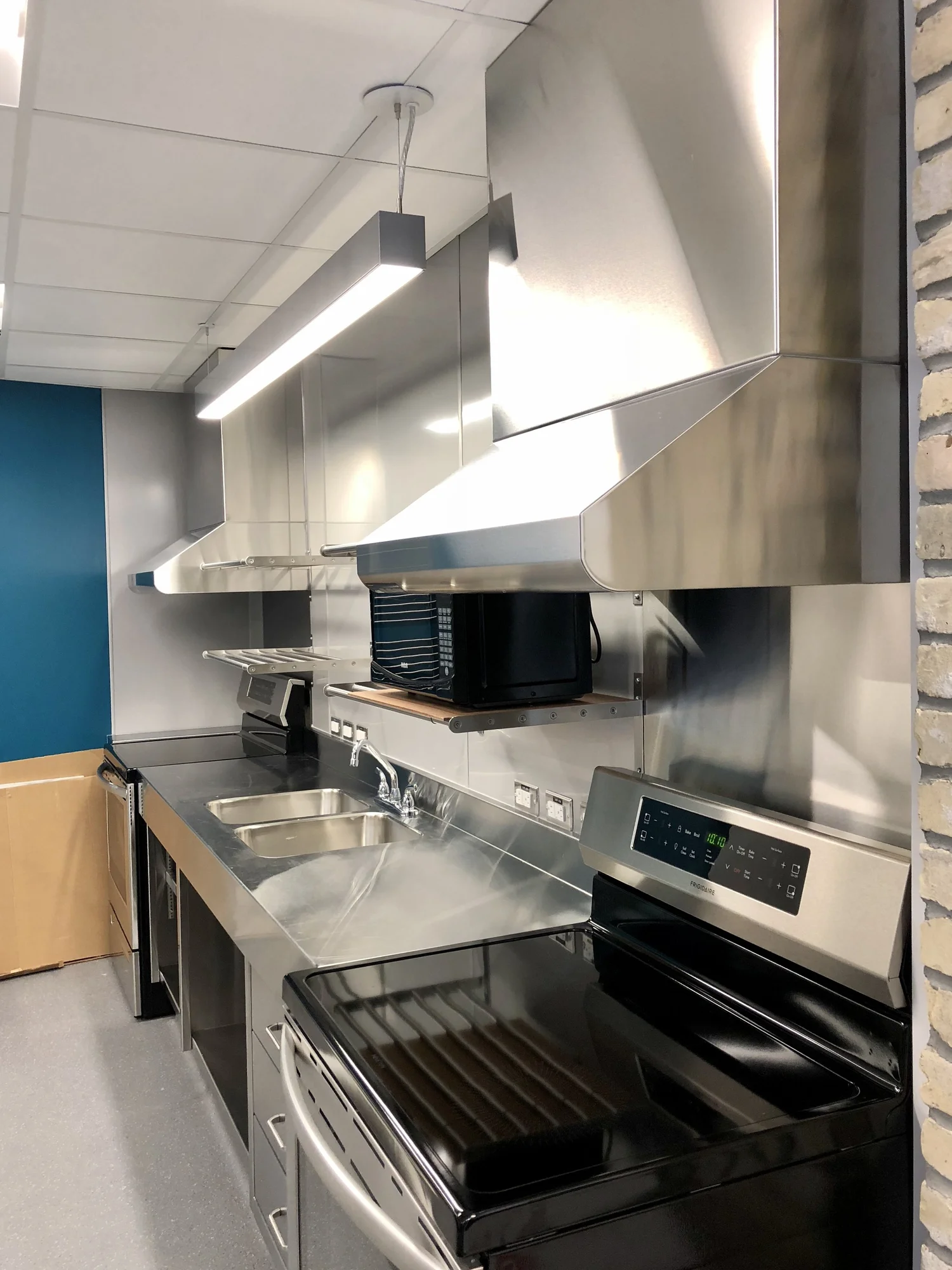 Red River College PGI Polytech Communal Kitchen | Sternberg Architecture