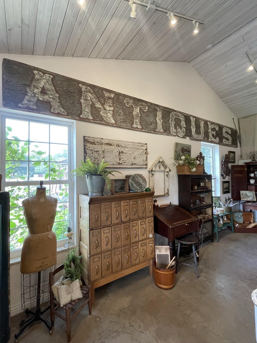 Brambles & Bailey | Antique and Vintage Decor