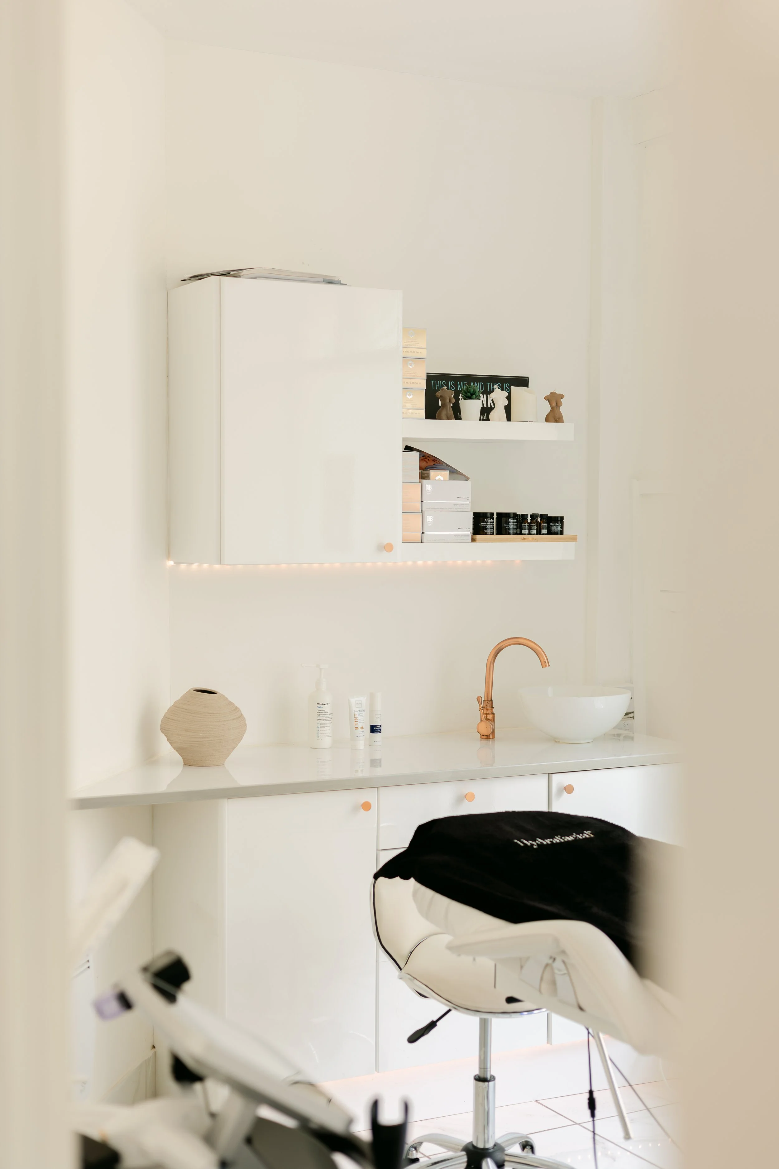 THE MELROSE CLINIC | Experience Natural Beauty