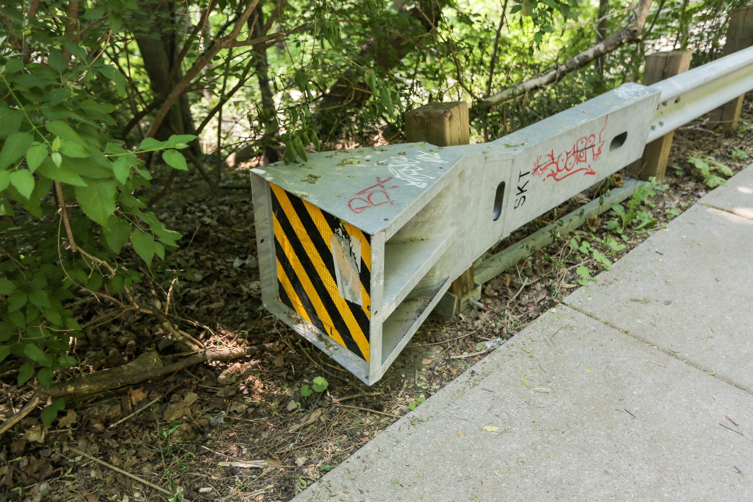 Miniature DIY: Transforming a City Guardrail into a Space-Age Apartment ...