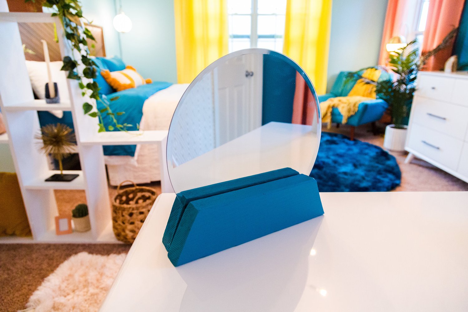 Beachy 70s Room Makeover with Niki DeMar — The Sorry Girls