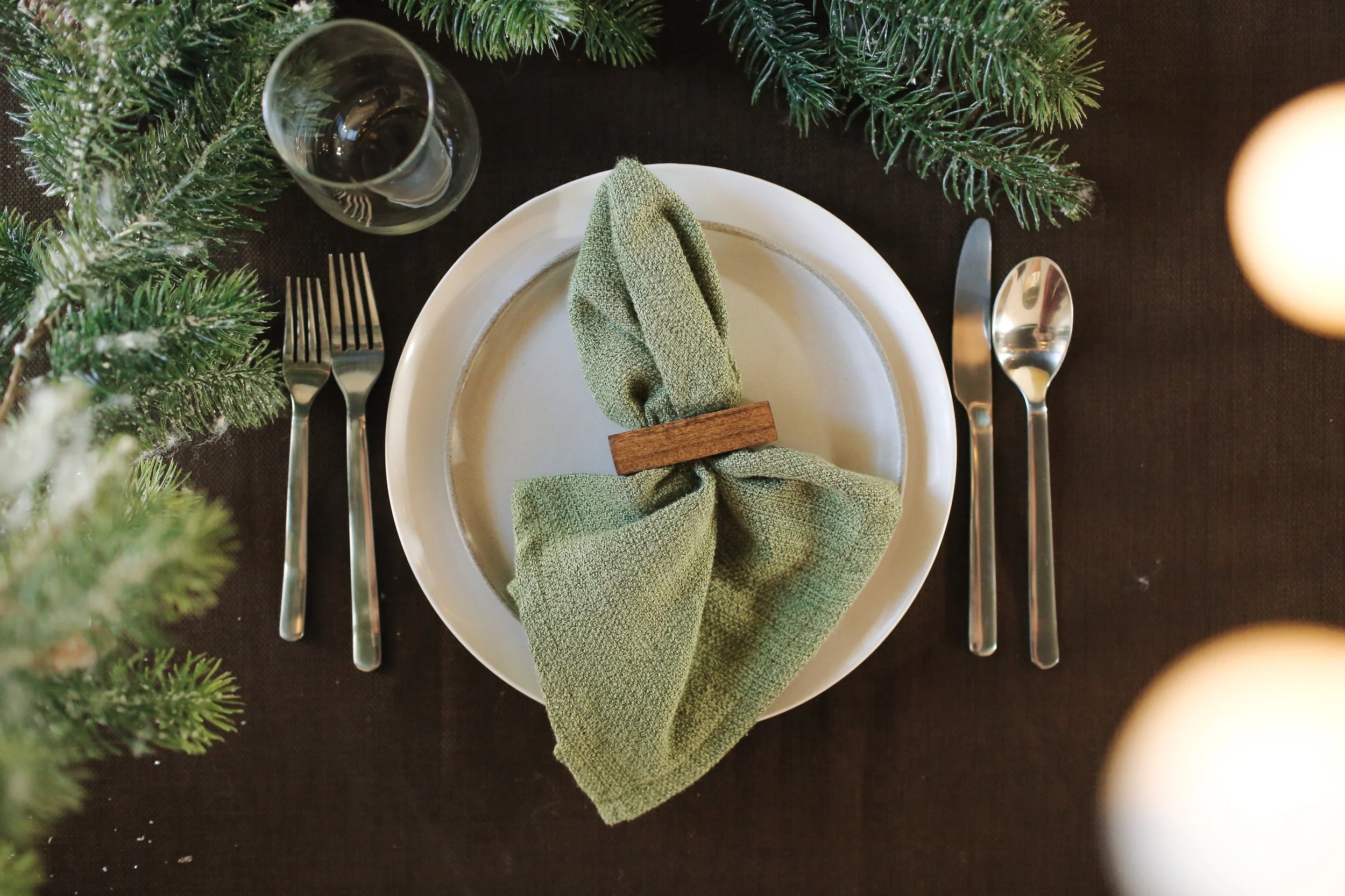 EASY LAST MINUTE DIY HOLIDAY GIFT: NAPKIN RINGS & NAPKINS For the ...