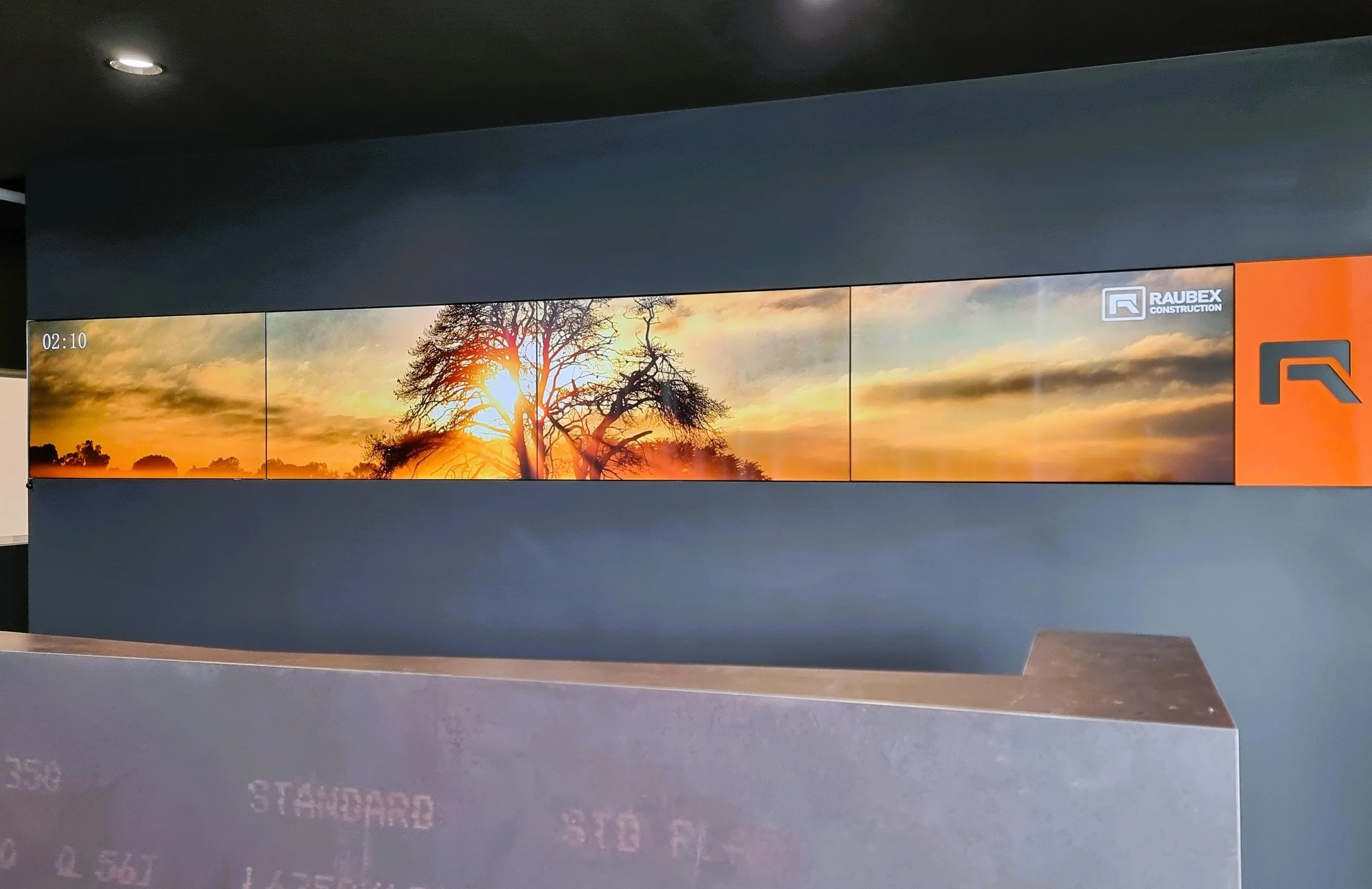 MR LED WA — LCD Digital Signage