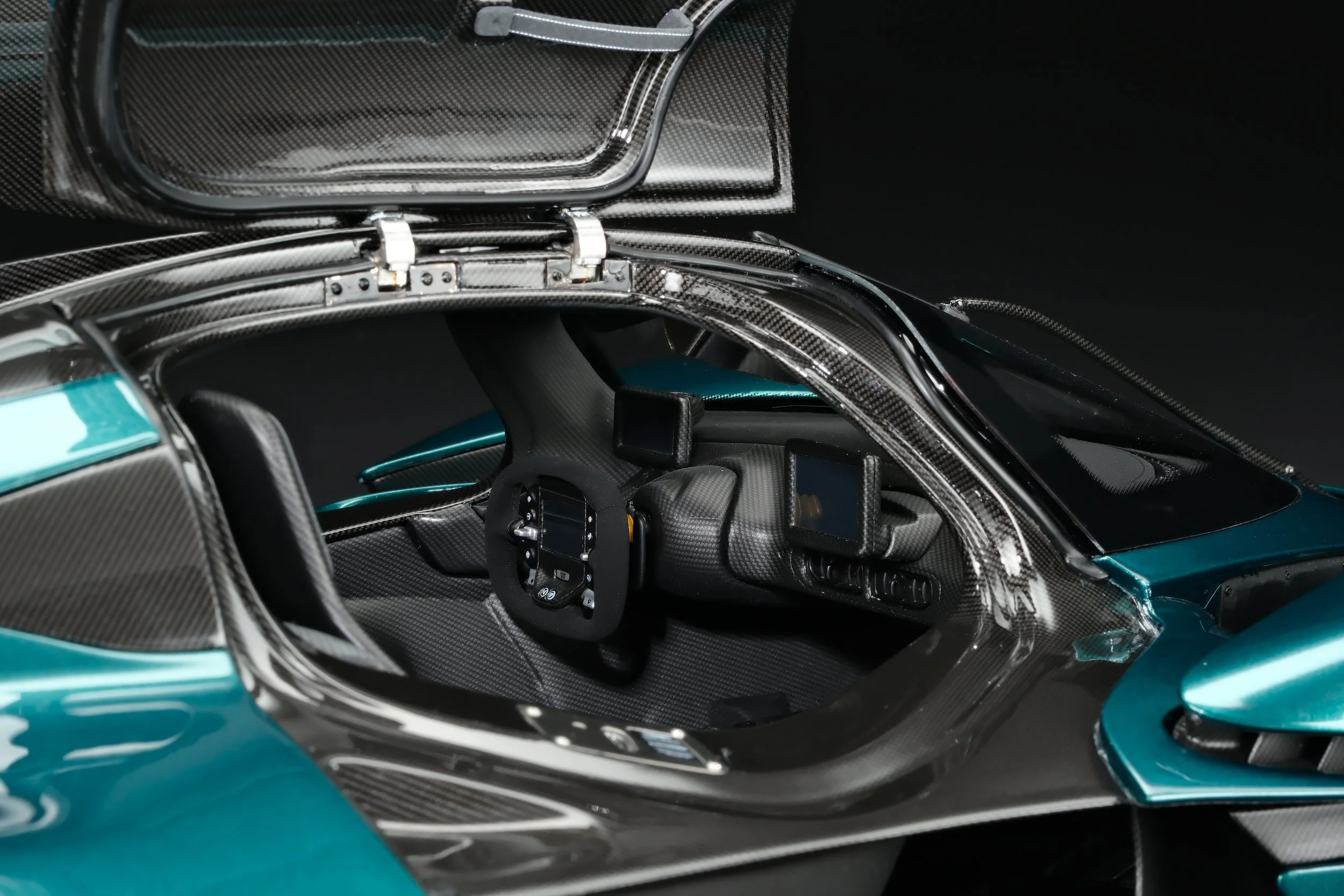 Official Aston Martin Valkyrie 1:8 Model by Amalgam Collection — Bisiluro
