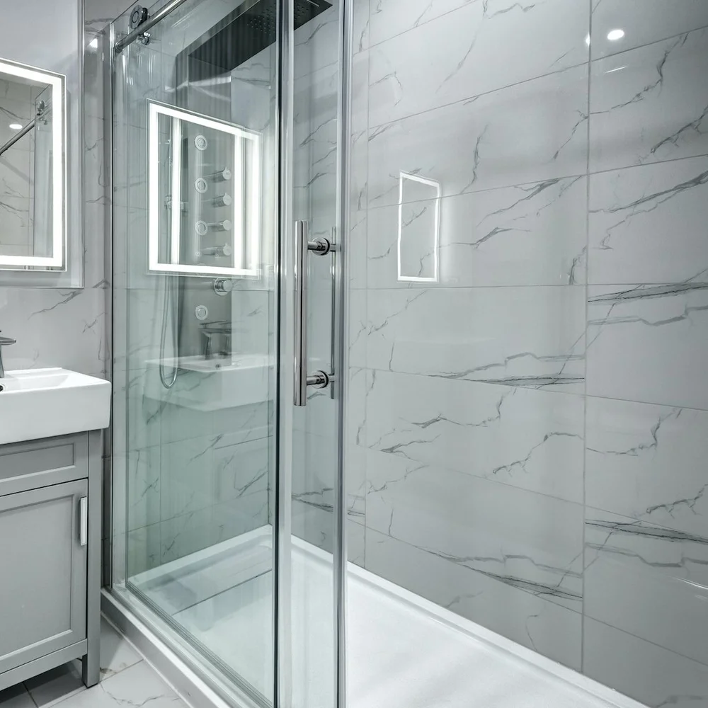 10 Stunning Standard-Sized Walk-In Showers