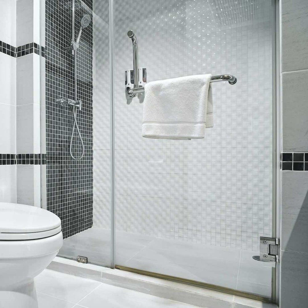 10 Stunning Standard-Sized Walk-In Showers