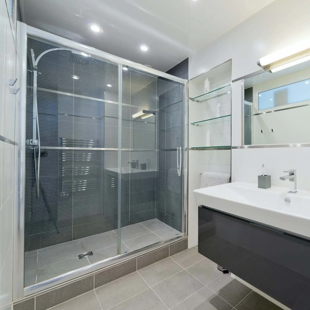 10 Stunning Standard-Sized Walk-In Showers