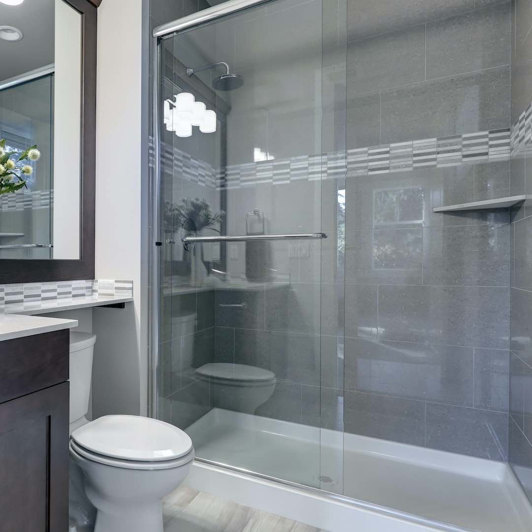 10 Stunning Standard-Sized Walk-In Showers