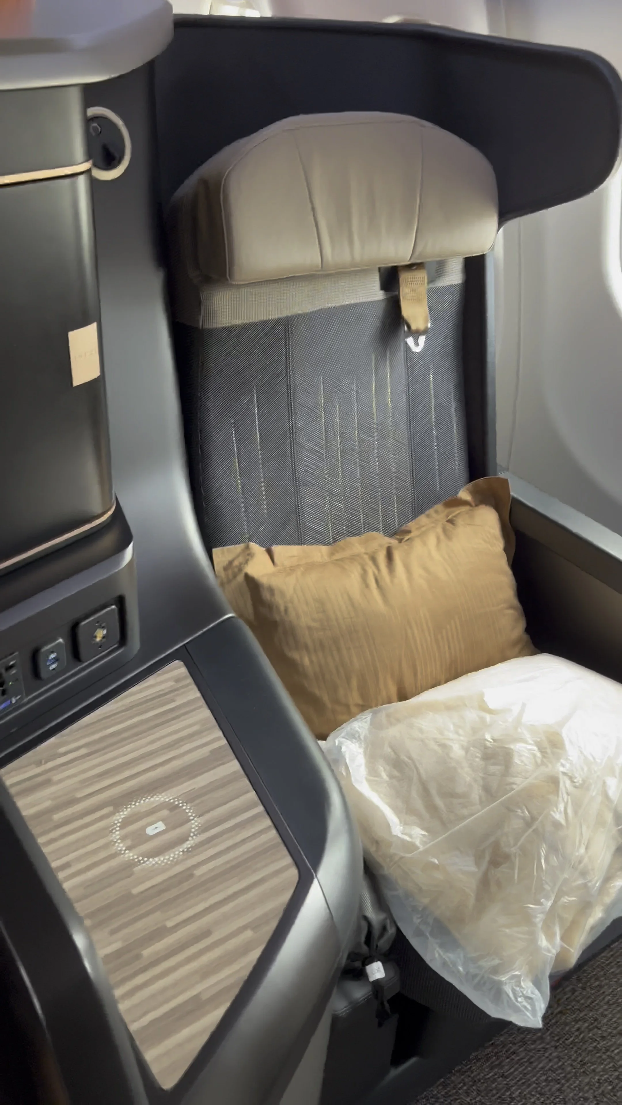 Review: Starlux Business Class on the A330-900neo from SIN to TPE — A+C ...