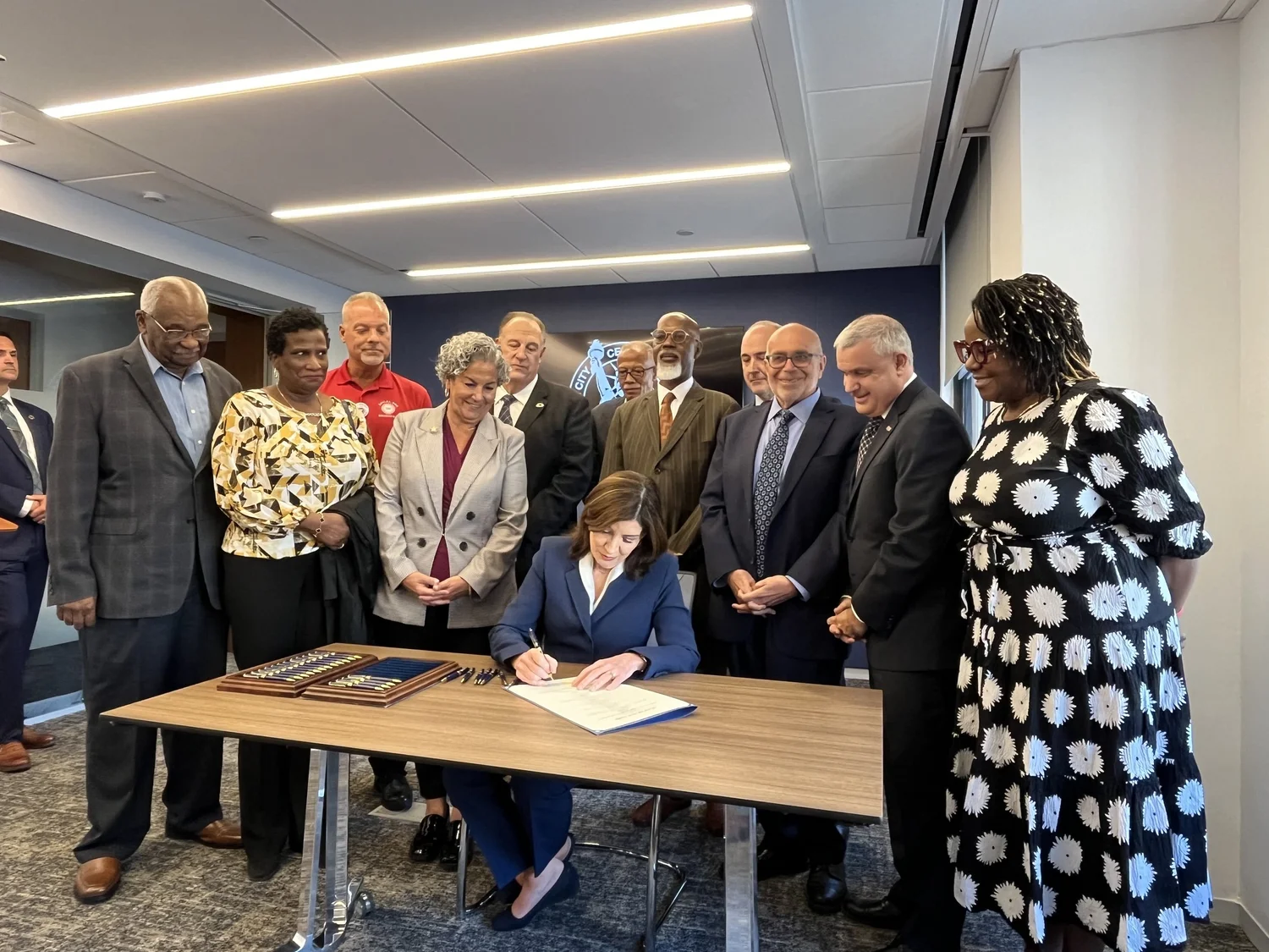 RETAIL WORKER SAFETY ACT SIGNED INTO LAW BY NY GOVERNOR HOCHUL — Retail ...