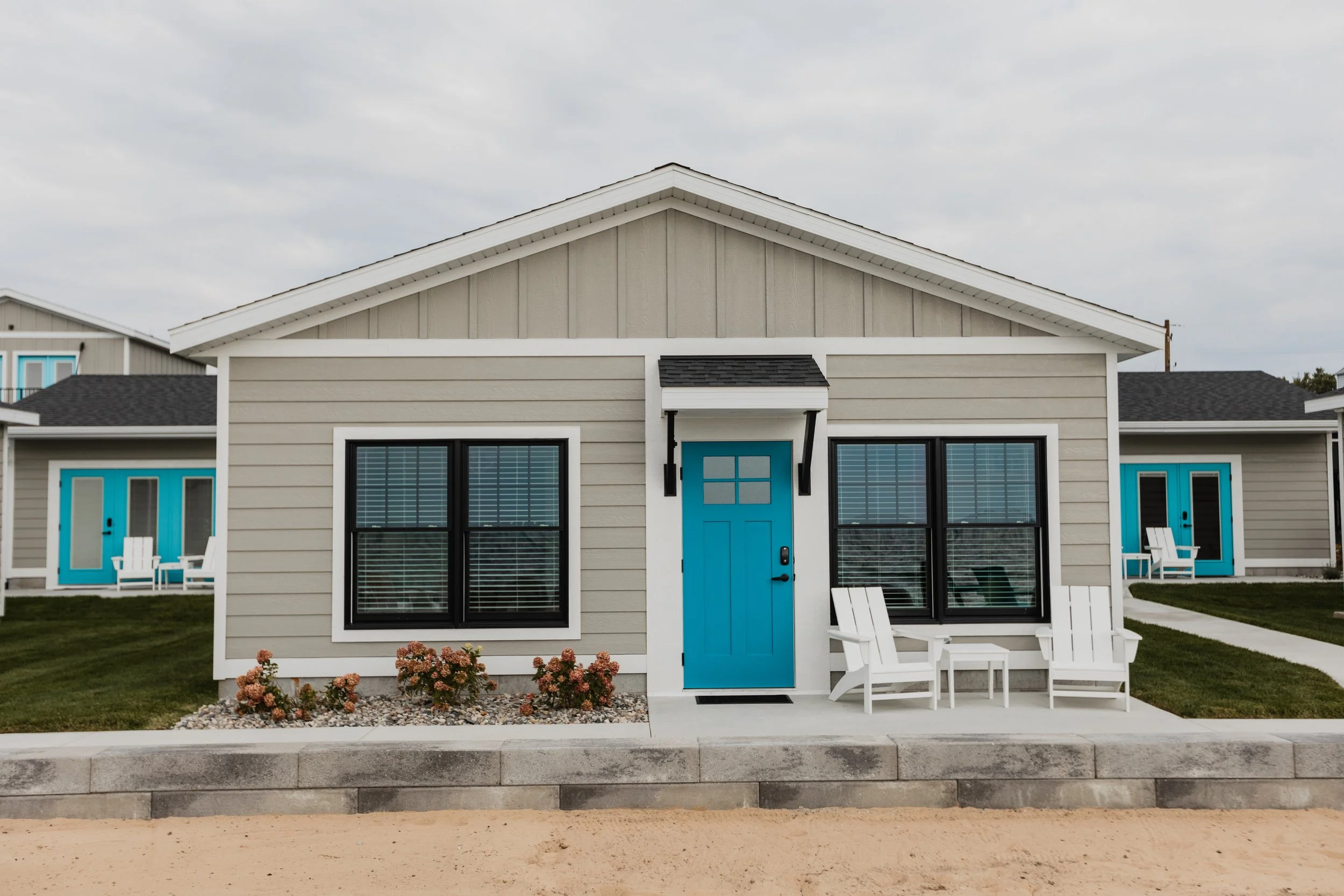 Modern, luxury, lakefront motel / hotel of cottages / cabins in East ...