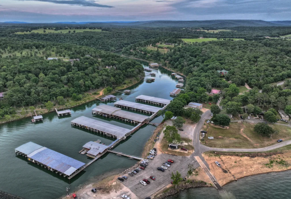 Visiting Lake Tenkiller — 1684 Venue | Resort • Cookson, Oklahoma