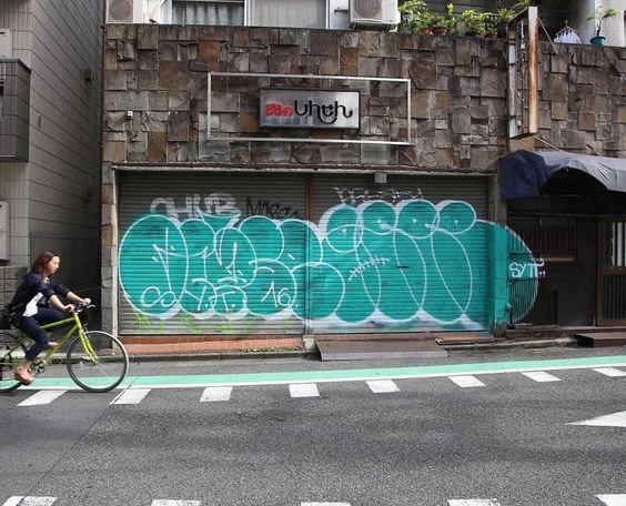 How To Do Throwies FASTER In Graffiti! — The Artist Block