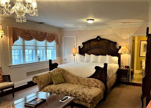 Historic Hotel Rooms — The English Inn
