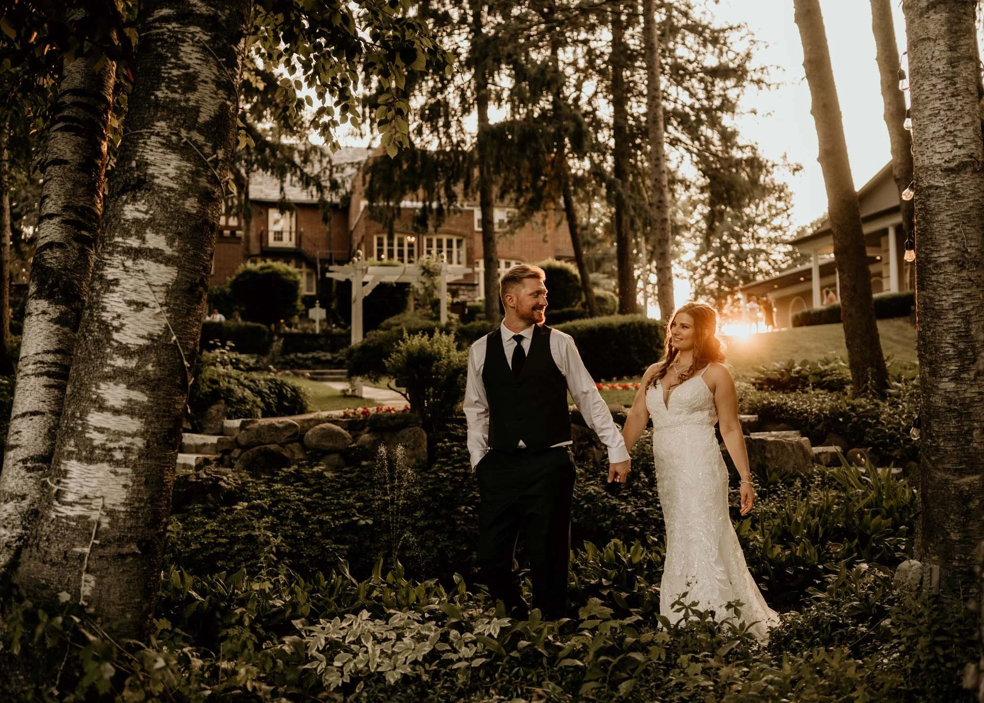 The English Inn Lansing, Michigan Hotel, Restaurant & Wedding Event Space