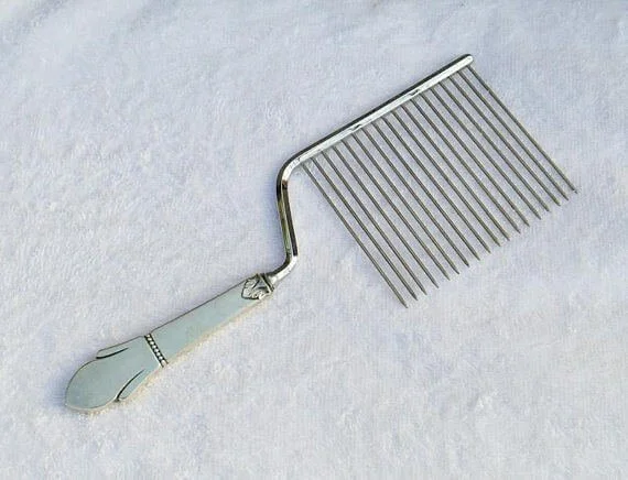 Cake Breaker: What is it and How Is It Used?