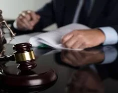 Signs Of An Incompetent Lawyer: Red Flags to Watch Out For