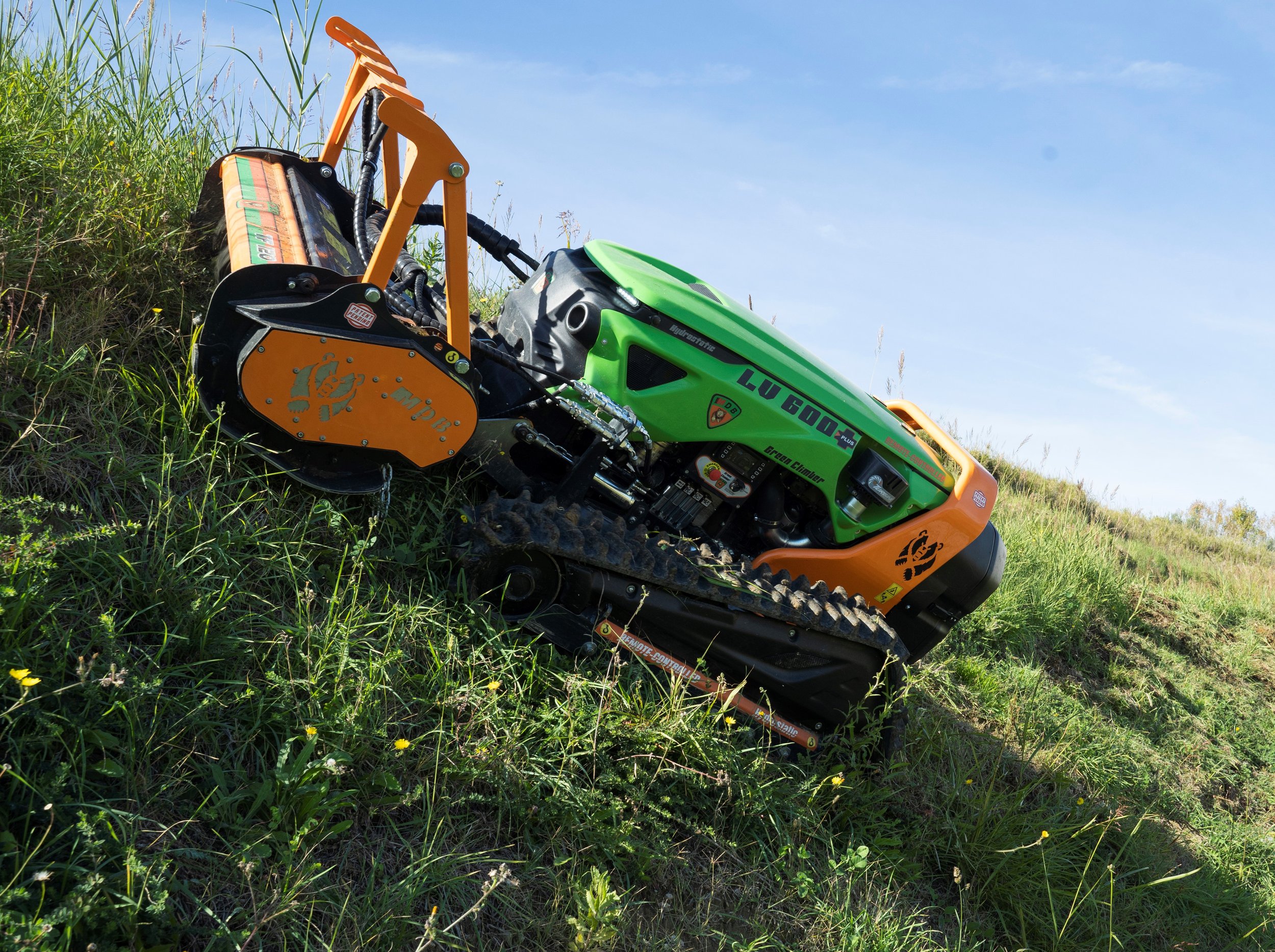 LV600 PRO LARGE REMOTE CONTROLLED MOWER — greenclimber
