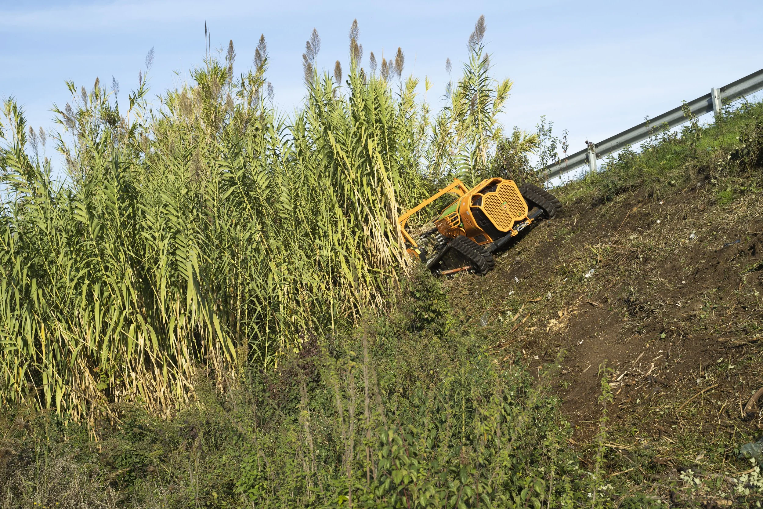 LV800 LARGE REMOTE CONTROLLED MOWER — greenclimber